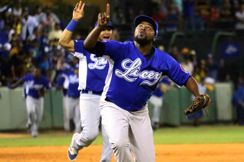 Licey logra su corona 22 al derrotar 6-2 a las Águilas en Santiago ...