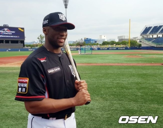 Mel Rojas Jr conecta doble con KT Wiz en Corea | Licey.com