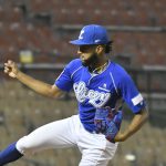 LANZADOR ADONIS MEDINA GANA GUANTE DE ORO EN LOS DOMINICANOS PRIMERO ...